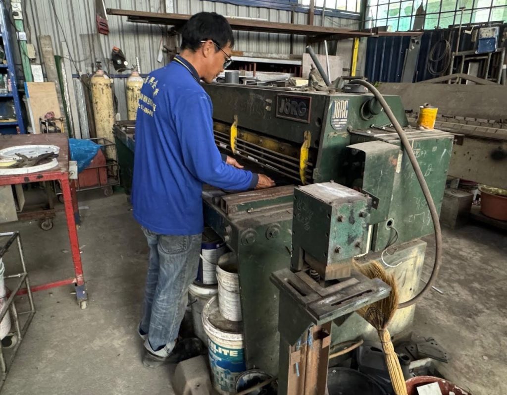 Dynamova – Warehouse racking system and flooring solution